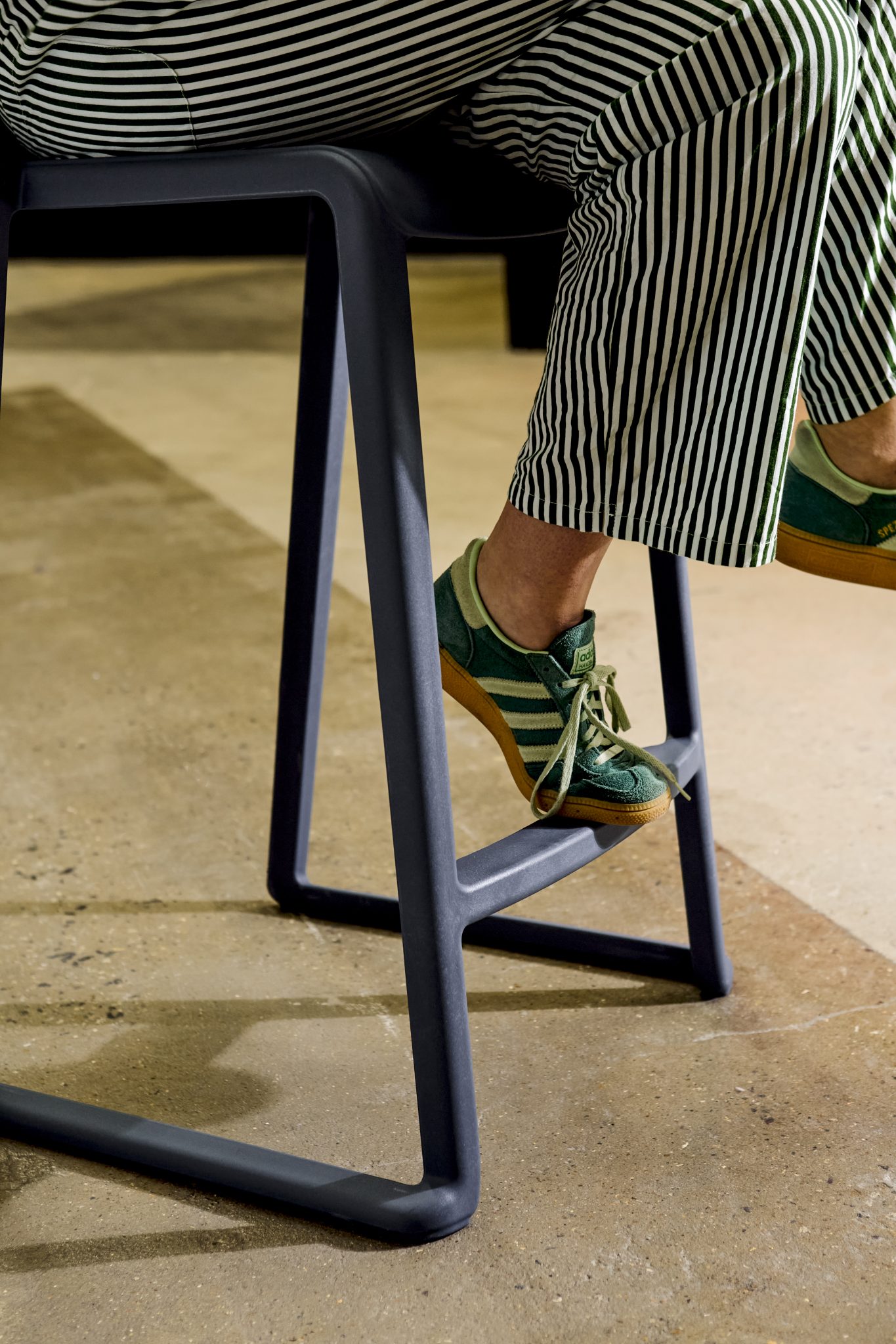 Postura+ One Piece High Back Stool | SiT in Trend